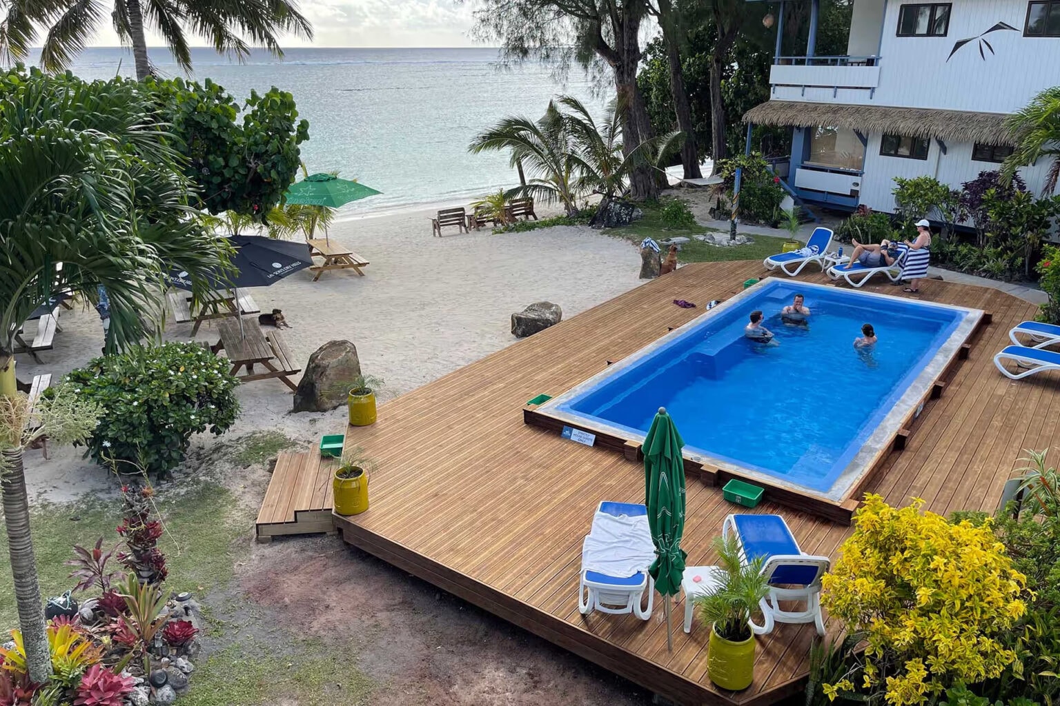 Aro’a Beachside Resort - Paradises